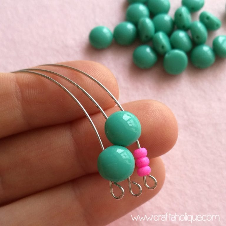 Candy Bead & Memory Wire Cuff Bracelet Tutorial - Craftaholique